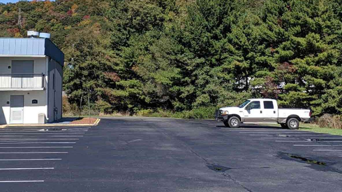 Reserve Days Inn by Wyndham ROA Airport Parking | Way.com