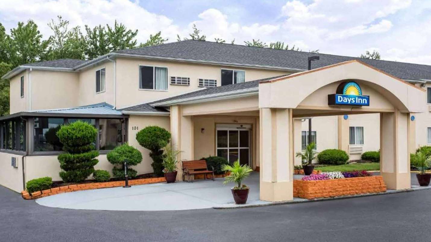 Days Inn by Wyndham - 101 E 9th Ave Garage | Way