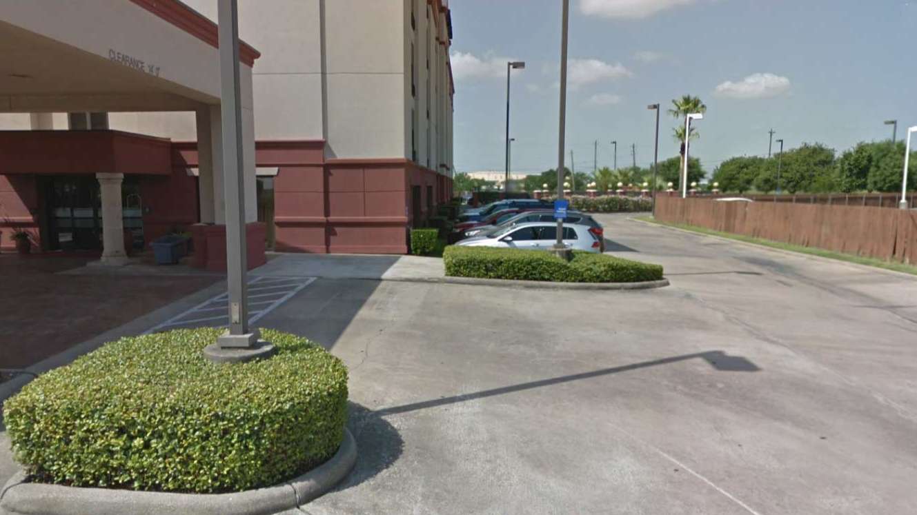 Reserve Hampton Inn Houston-Hobby Airport Parking | Way.com