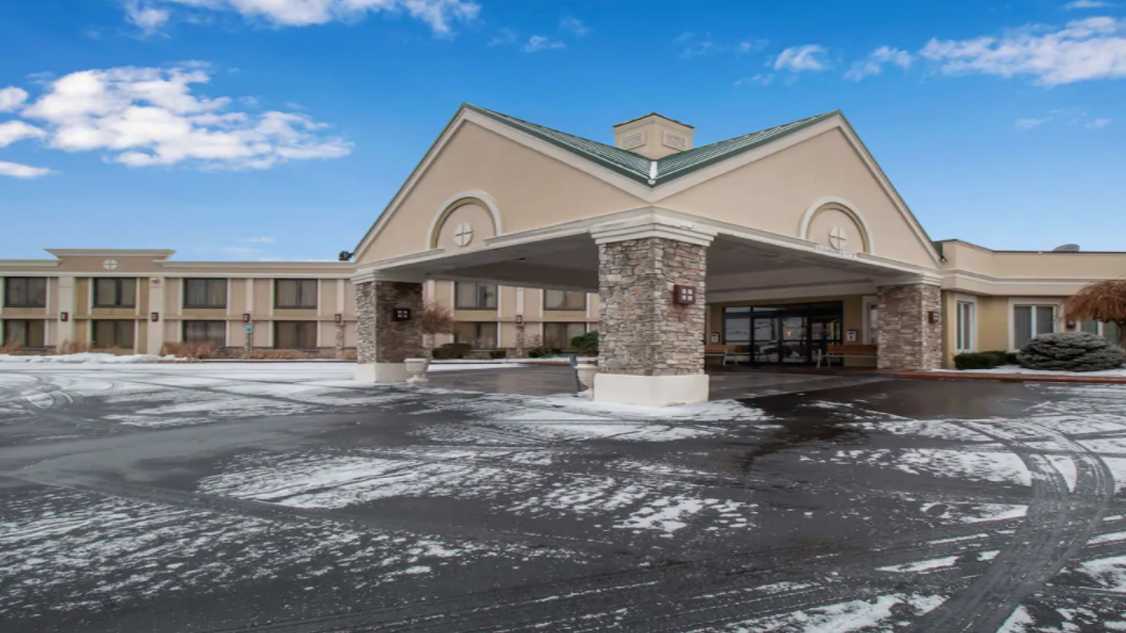 Holiday Inn Buffalo Airport Hotel Parking | WAY