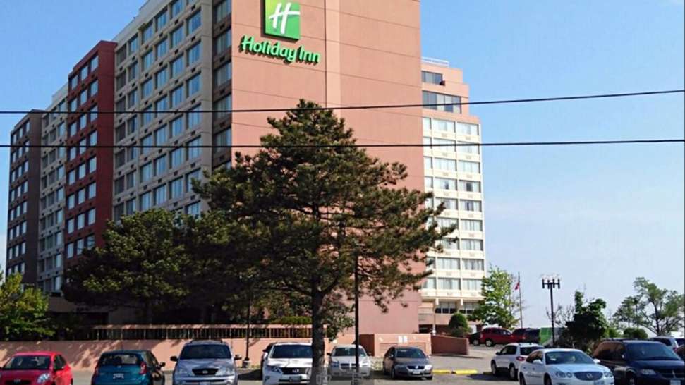 Reserve Holiday Inn Toronto International Airport | Way.com