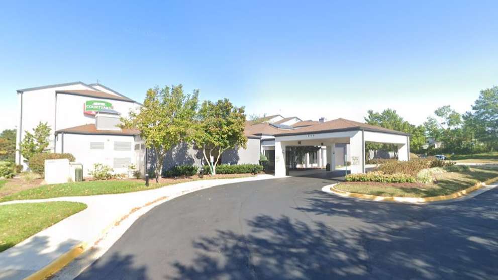 Reserve Courtyard By Marriott IAD Airport Parking | Way.com