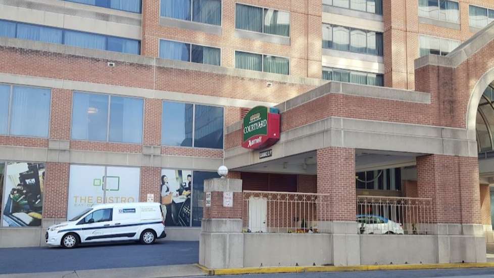 Reserve Courtyard Arlington DCA Airport Parking | Way.com