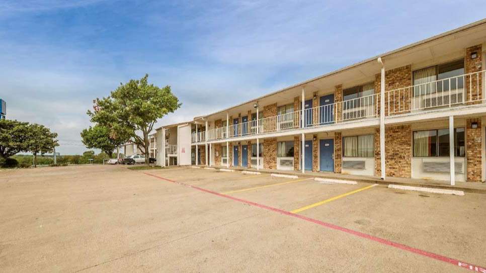 Motel 6 - 202 South Garage | Way