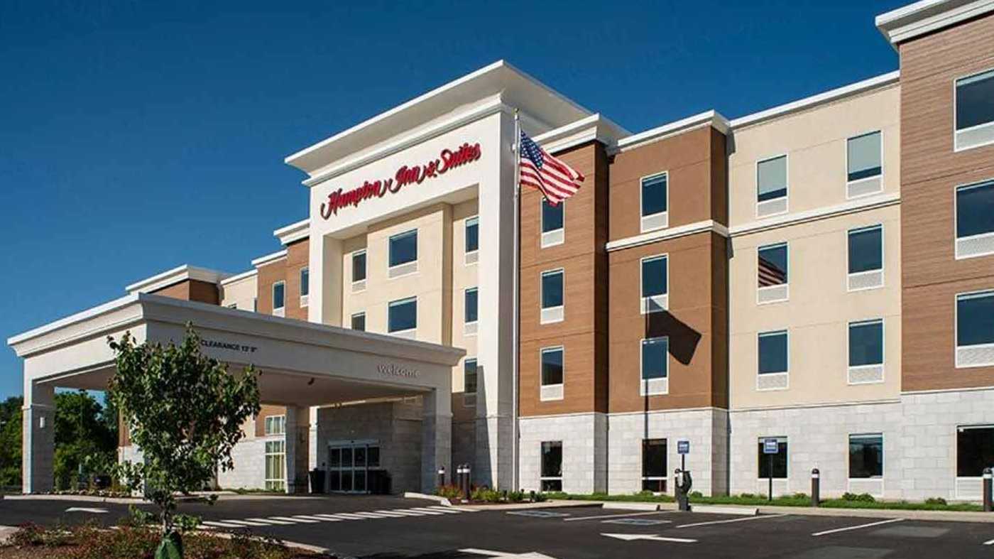 Hampton Inn and Suites - 685 Cromwell Ave Garage | Way