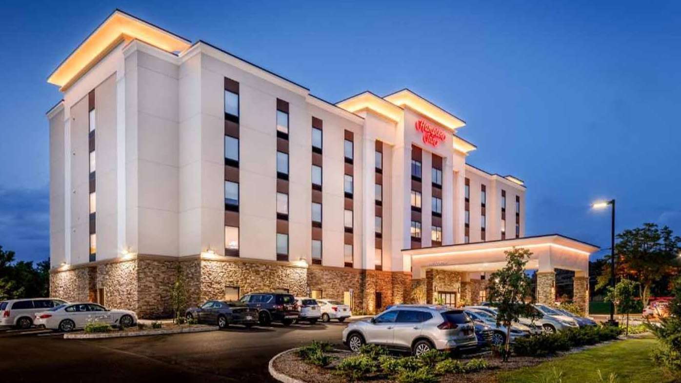 Hampton Inn - 625 From Rd Garage | Way