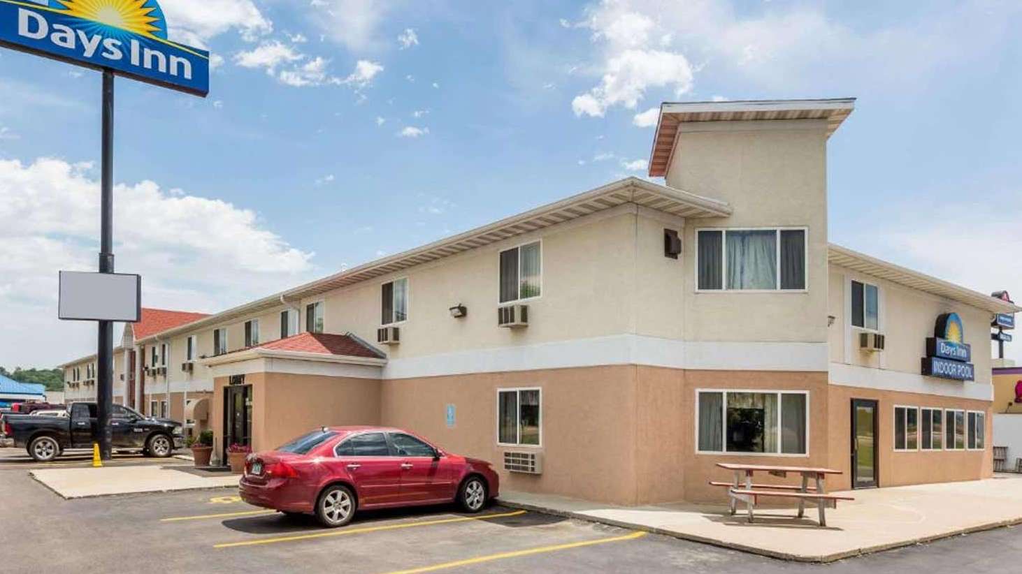 Days Inn - 3000 Singing Hills Blvd Garage | Way