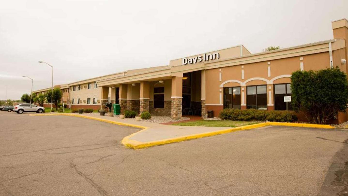 Days Inn - 2100 4th St SW Garage | Way