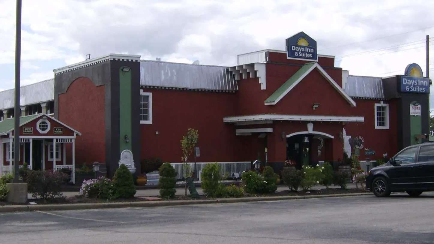 Days Inn - 101 E Margaret Dr Garage | Way