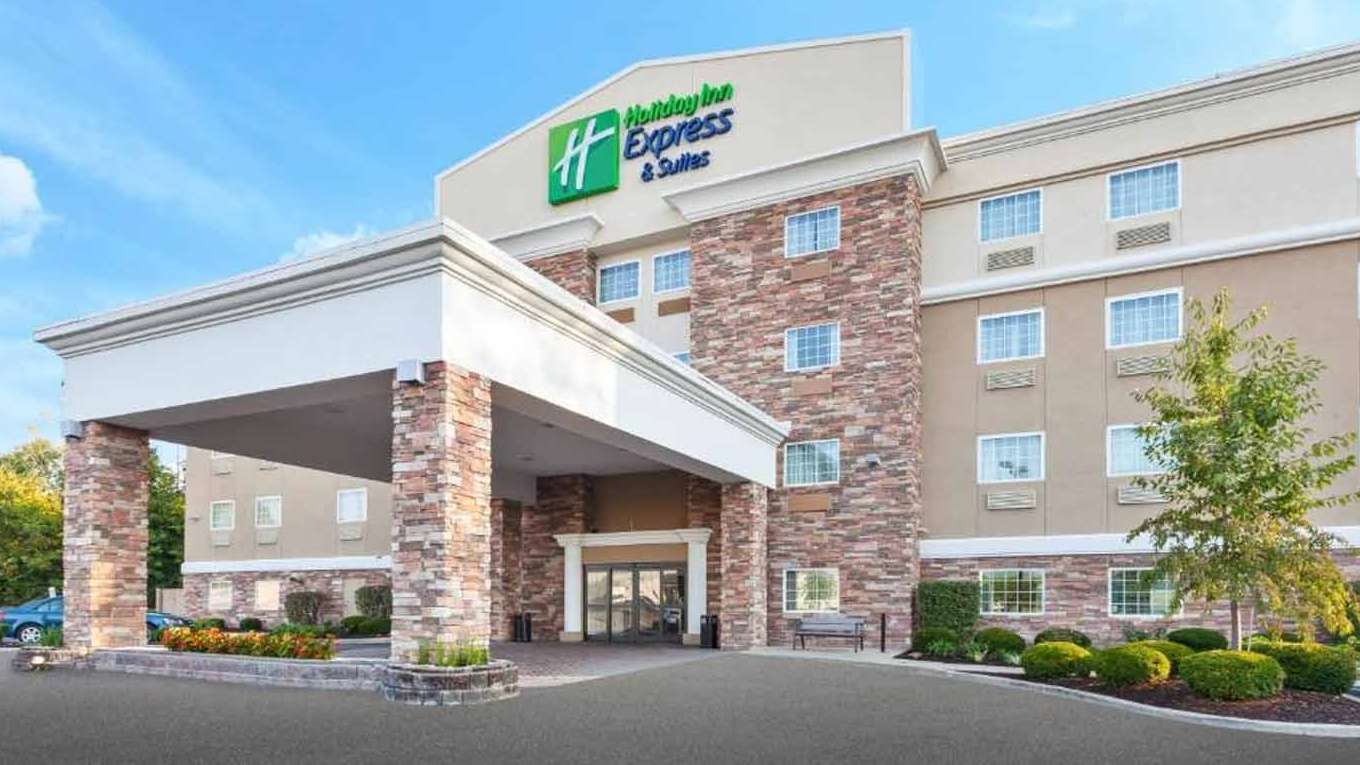 Holiday Inn Express & Suites - 15131 Thatcher Ln Garage | Way
