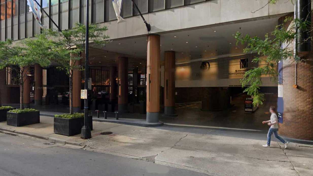 Reserve DOUBLETREE CHICAGO Parking | 300 E Ohio Street Parking