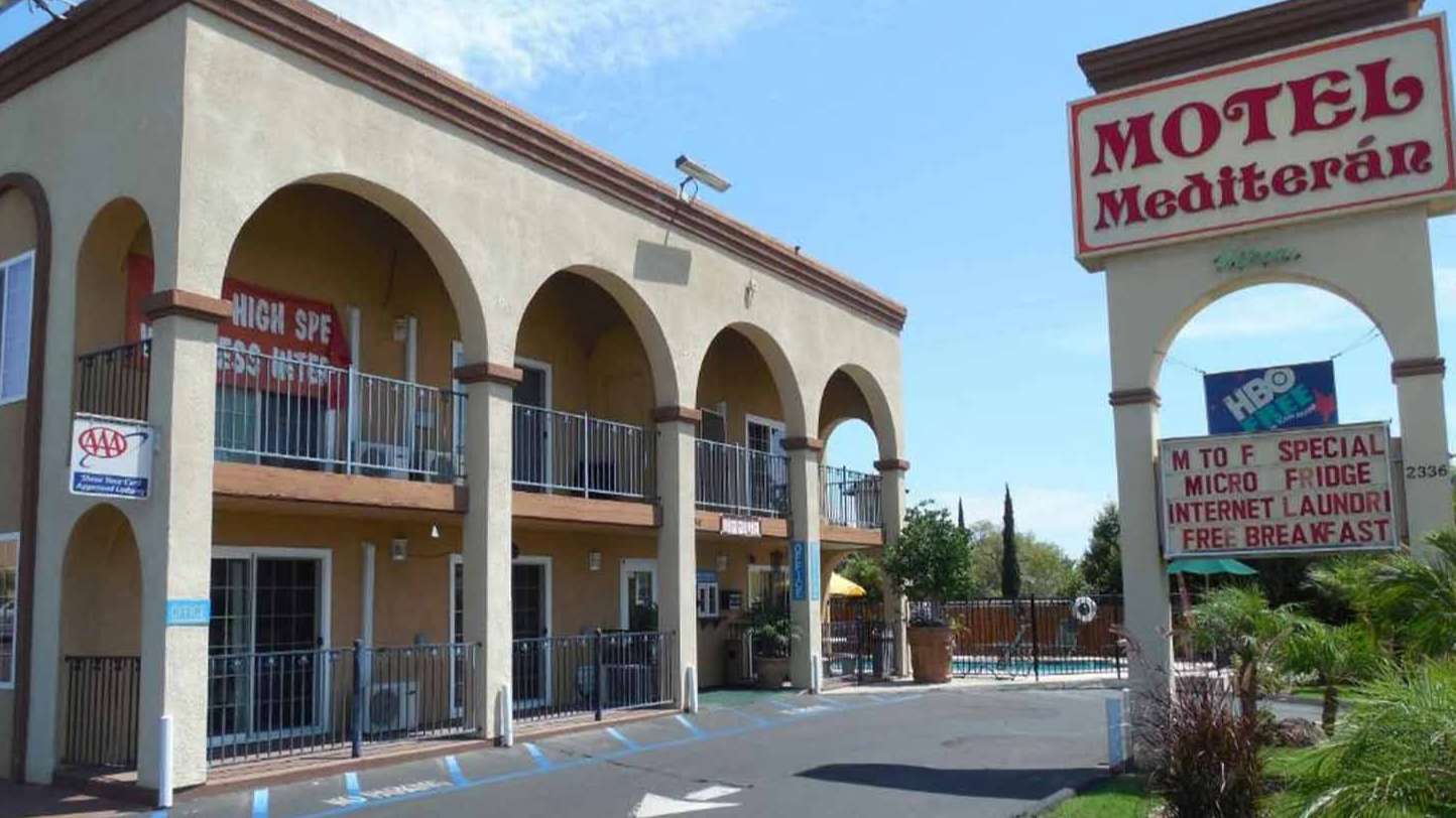 2336 S Escondido Blvd (Motel Mediteran) Garage | Way