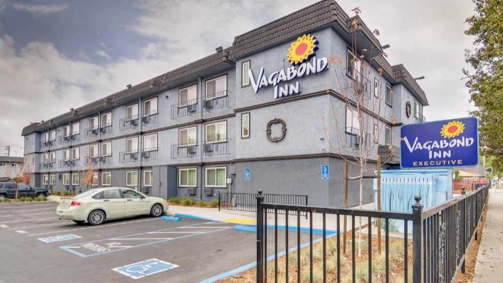 Book Vagabond Inn Executive Hayward OAK Airport Parking | Long Term ...