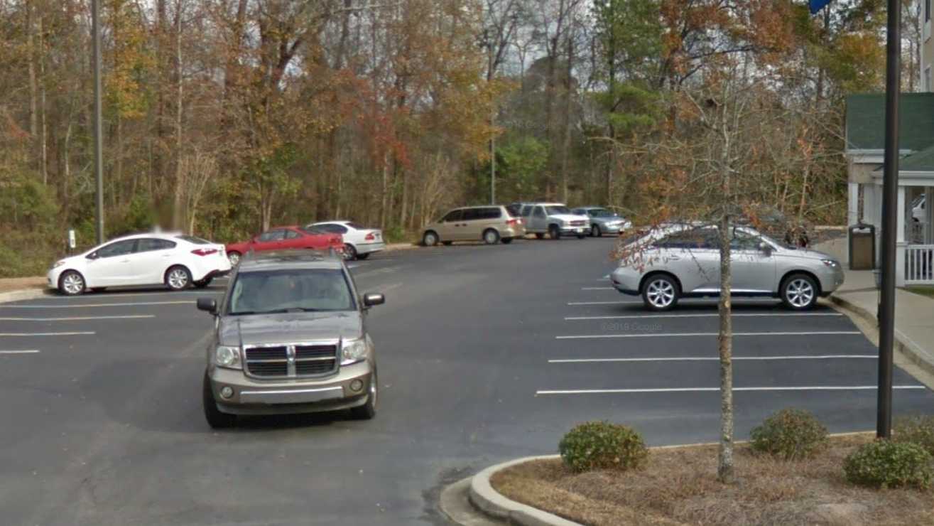 Country Inn & Suites CAE Airport Parking | Way