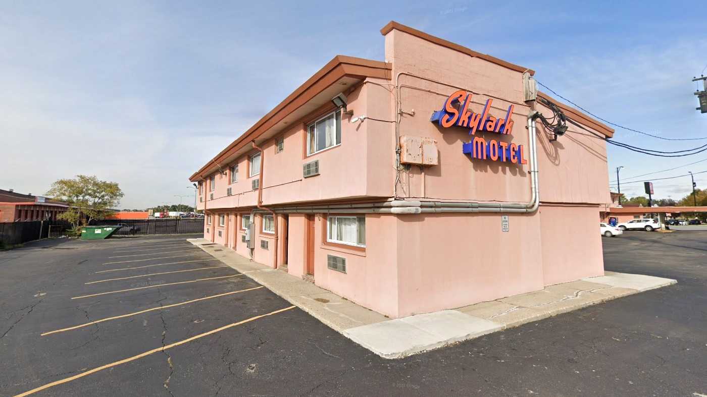 Book Skylark Motel MDW Airport Parking | Long Term Parking - Way