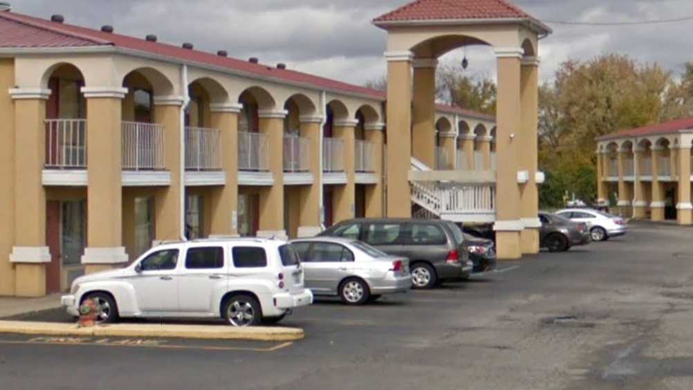 Reserve Days Inn by Wyndham SDF Airport Parking | Way.com