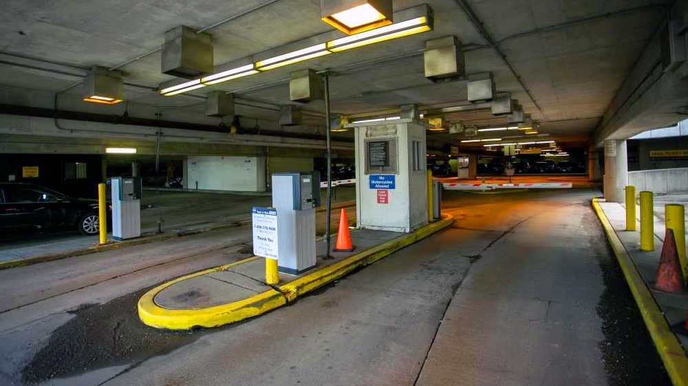 Reserve CTA Blue Line Cumberland Parking Garage | South Cumberland ...