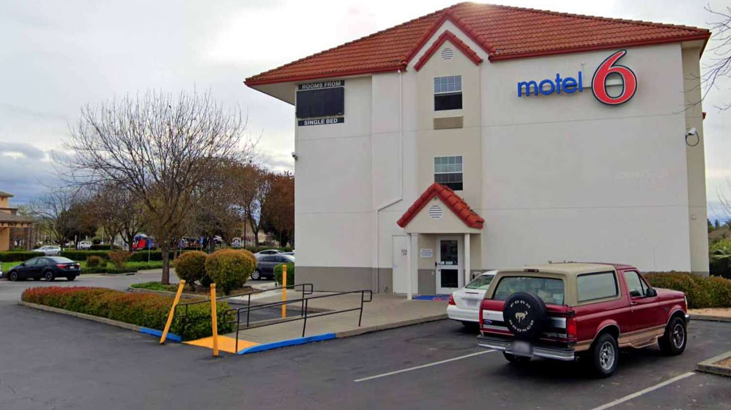 1480 Ary Ln (Motel 6) Garage | Way