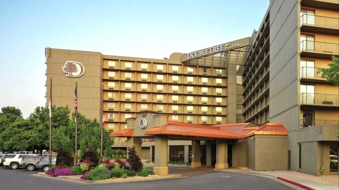 Reserve DoubleTree by Hilton DEN Airport Parking From $3.25