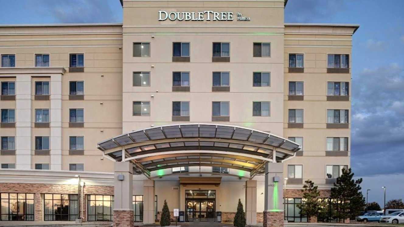 Reserve DoubleTree by Hilton DEN Airport Parking From $3.25