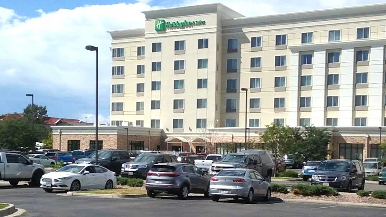 Book Holiday Inn Express & Suites DEN Airport Parking From $3.25