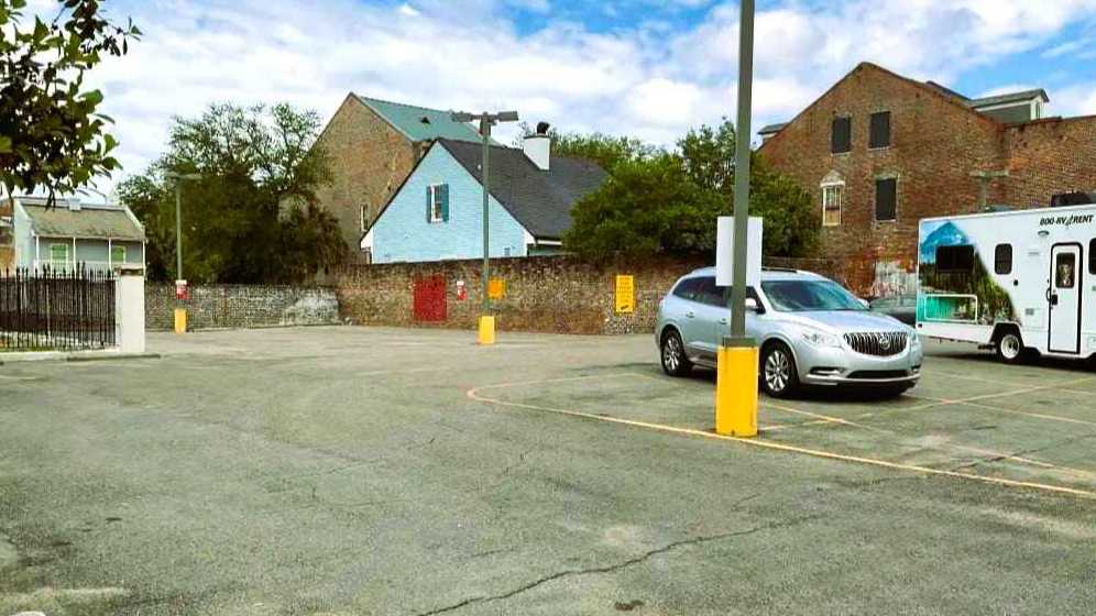 Reserve 420 N Rampart Street Parking Garage P338 | Way.com