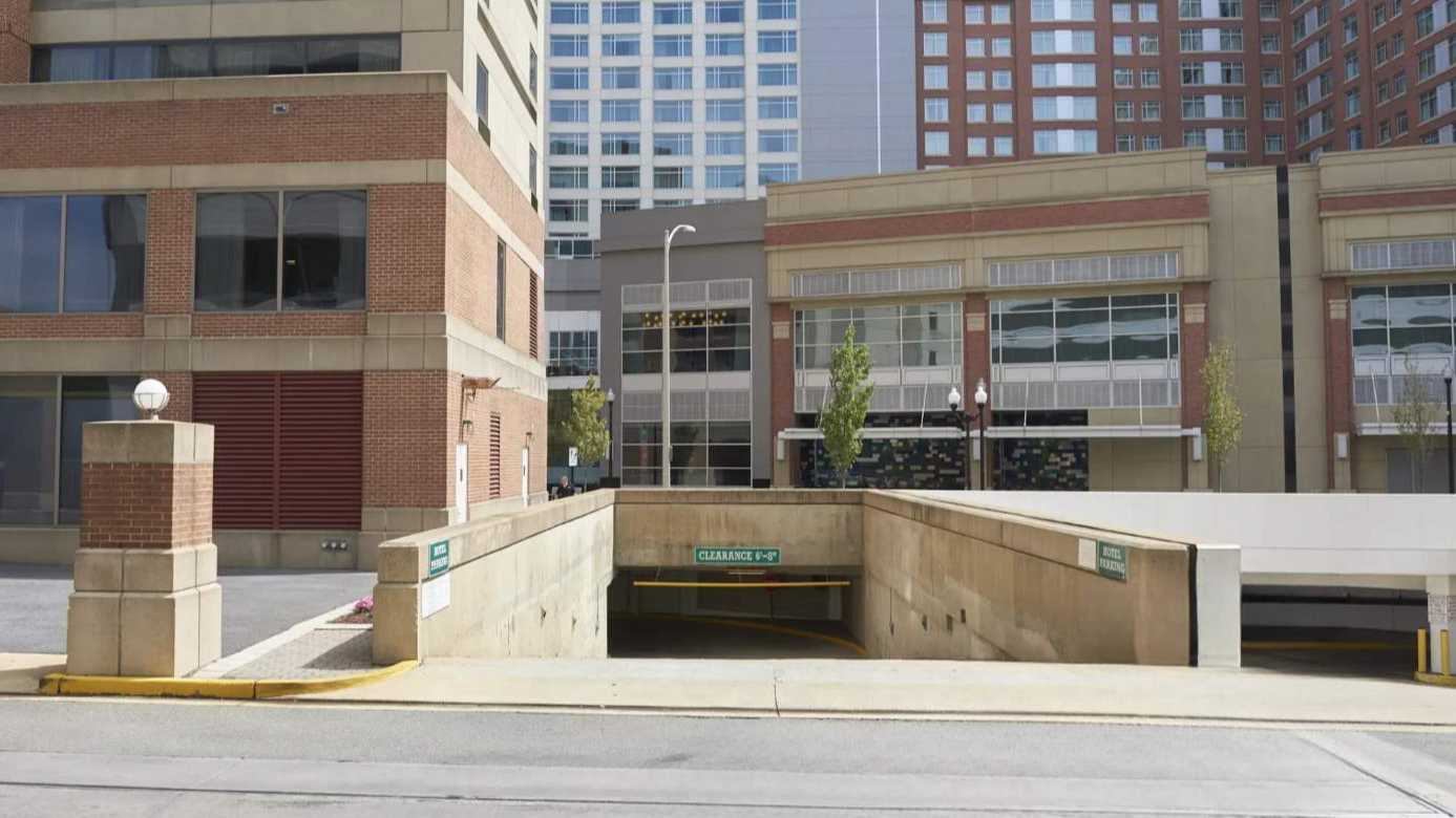 Reserve Courtyard Arlington DCA Airport Parking | Way.com