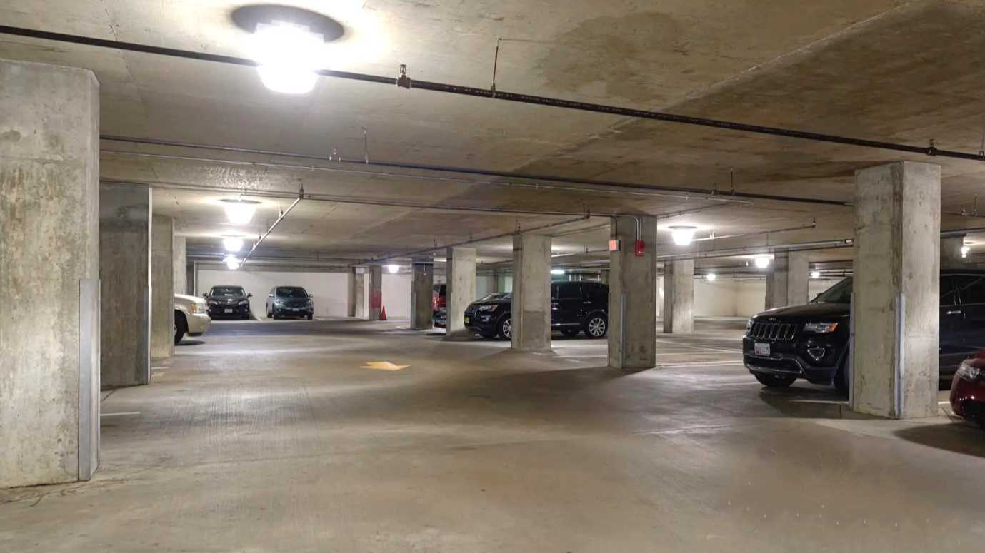 Reserve Courtyard Arlington DCA Airport Parking | Way.com