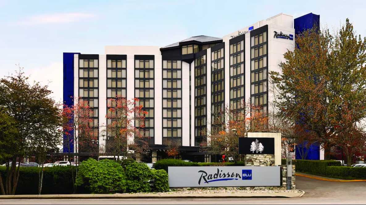 Radisson Blu YVR Airport Parking | Way
