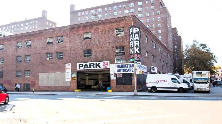 Reserve 275 Delancey St Parking | Book and Save | Way.com