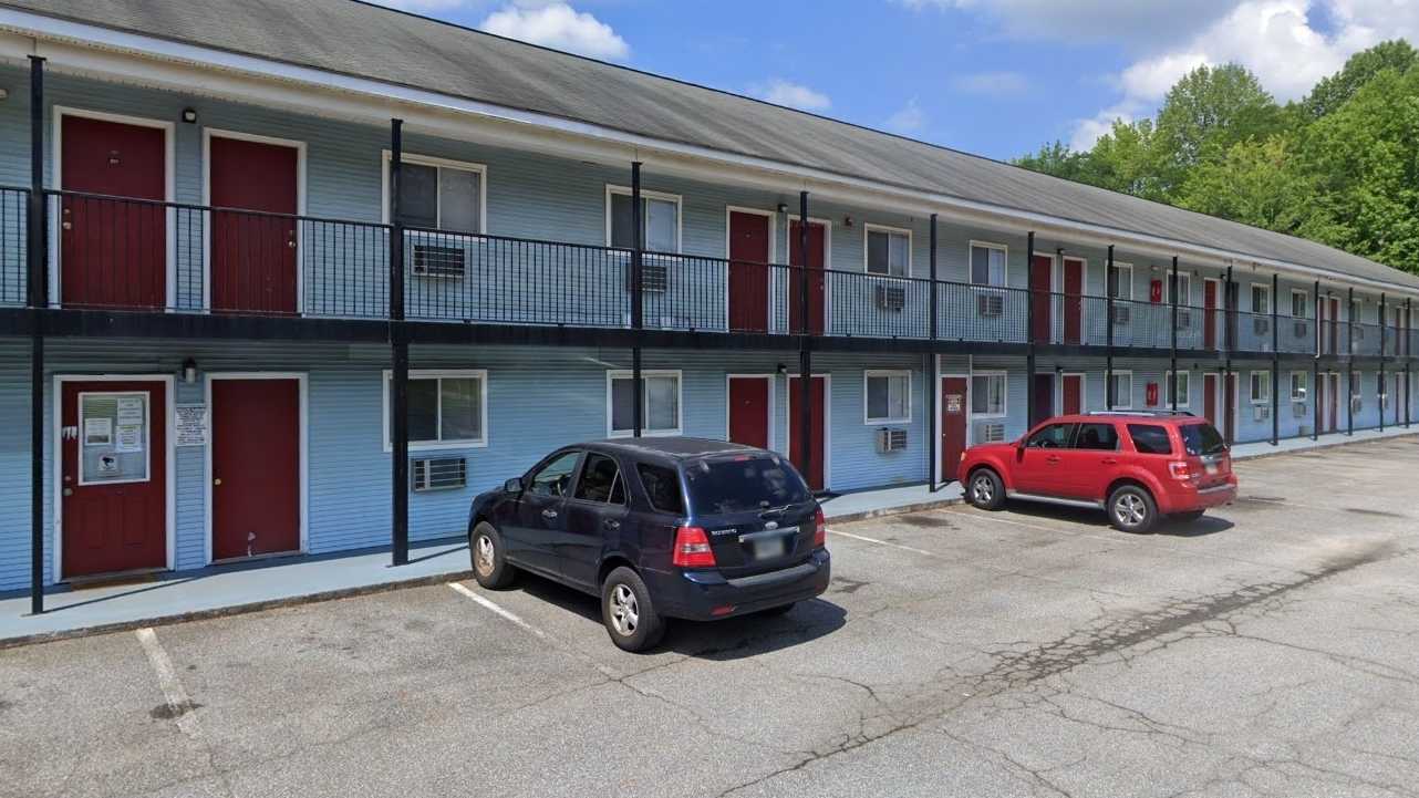 Efficiency Lodge RYY Airport Parking | Way