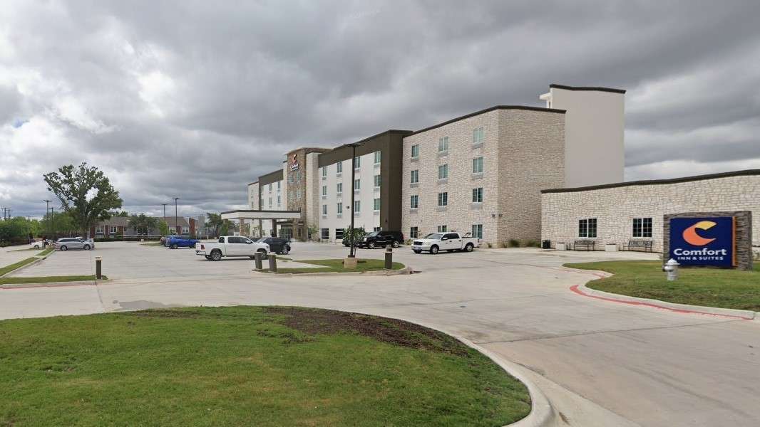 Comfort Inn and Suites West DFW Airport Parking | Way